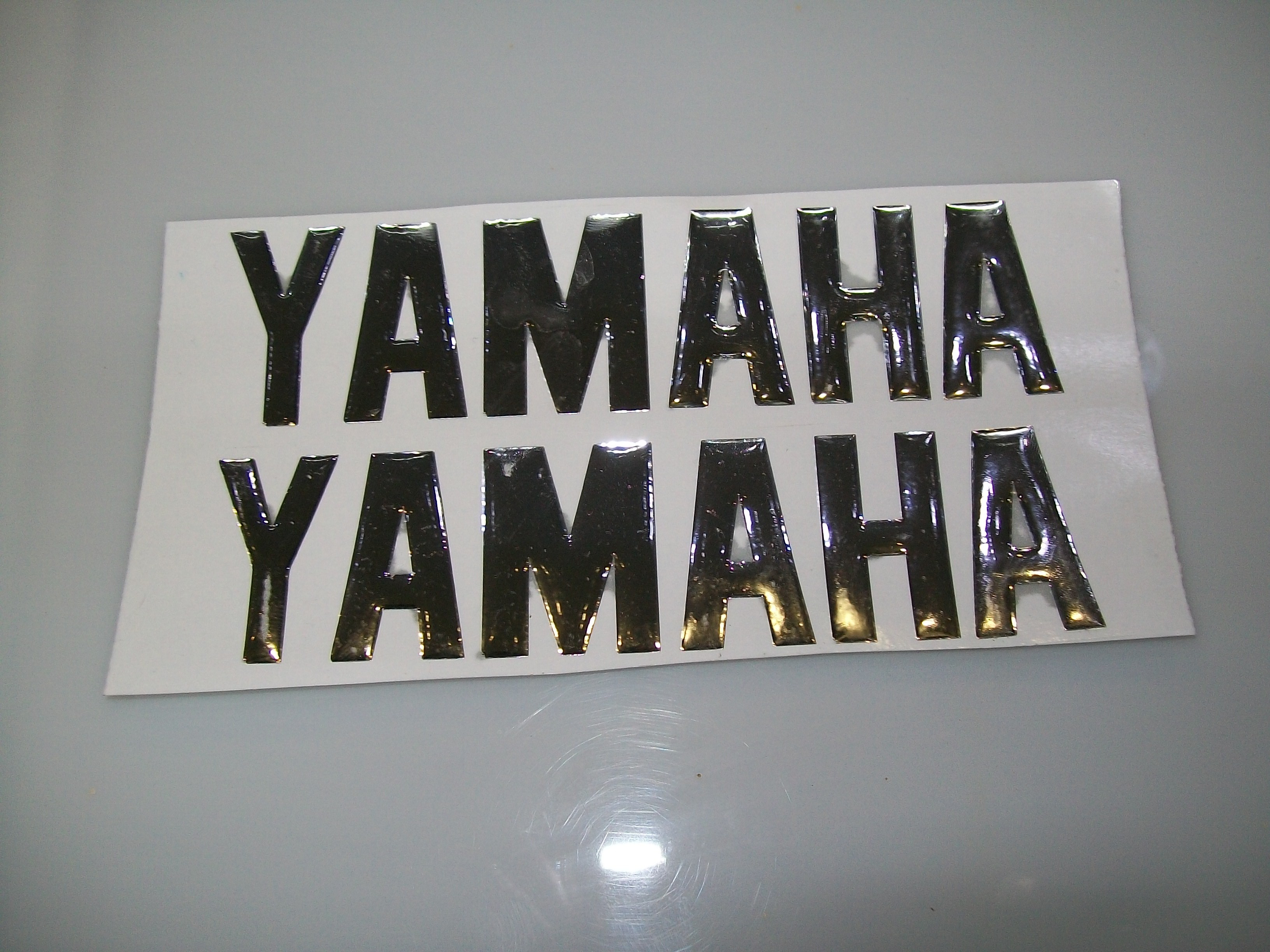 ΑΥΤΟΚΟΛΛΗΤΑ ΑΝΑΓΛΥΦΑ ΖΕΥΓΟΣ YAMAHA - ΜΑΚΗΣ ΤΟΥΡΤΟΓΛΟΥ